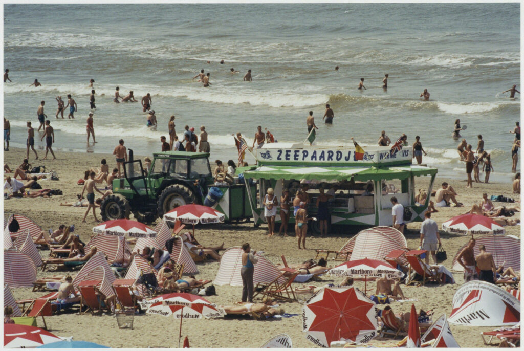 Van een verraderlijke zee, volle stranden en weglopende kleuters - ONH