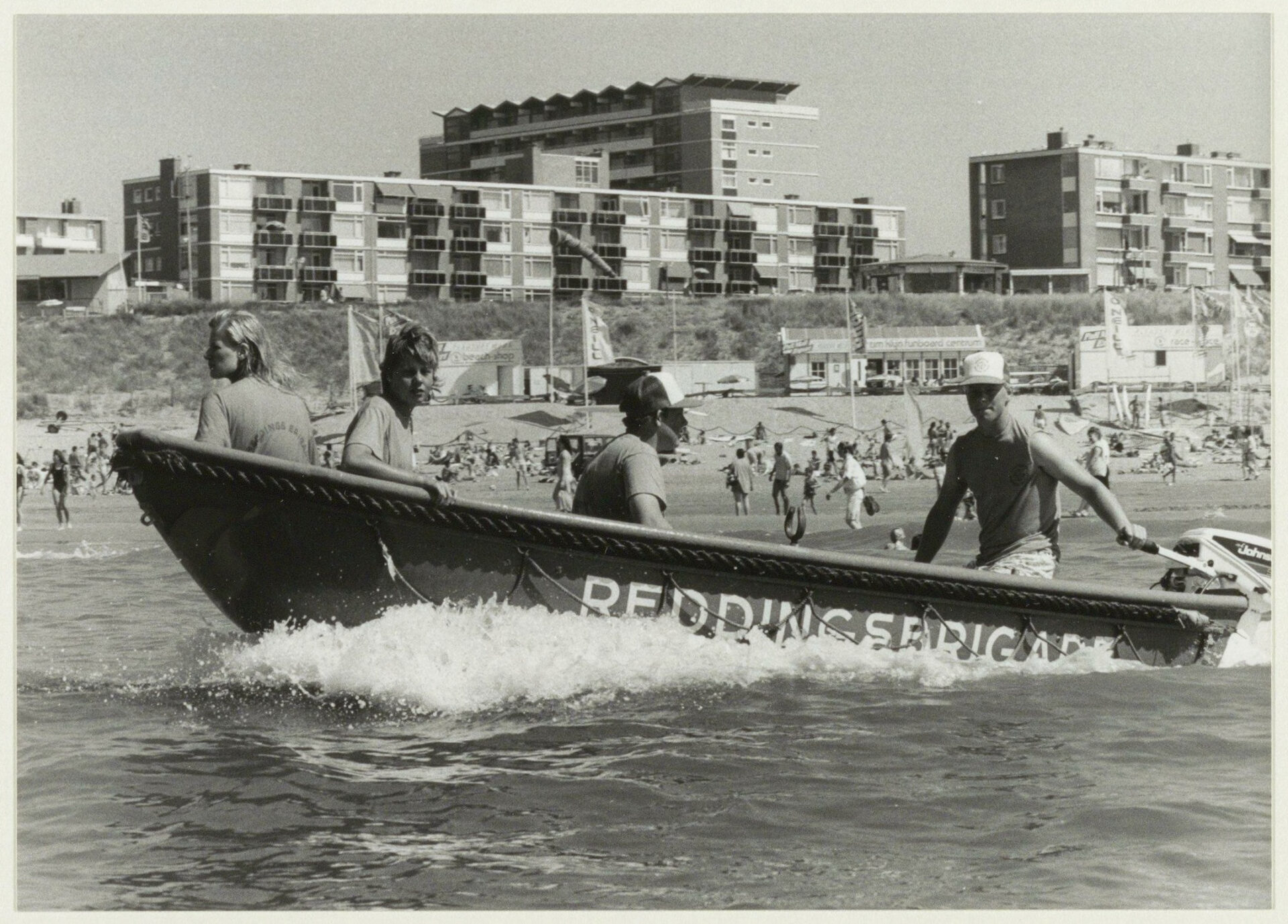 Van een verraderlijke zee, volle stranden en weglopende kleuters - ONH