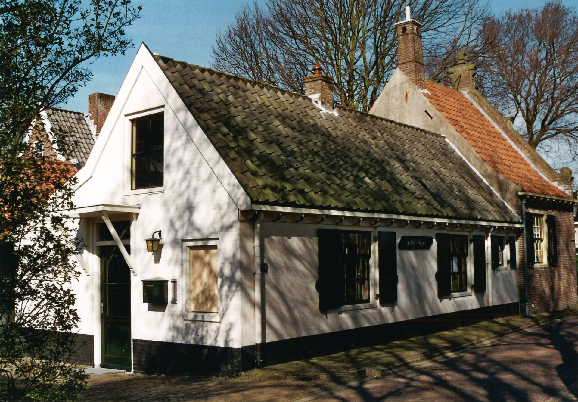 Het kleinste raadhuis van Nederland staat in Groet - ONH